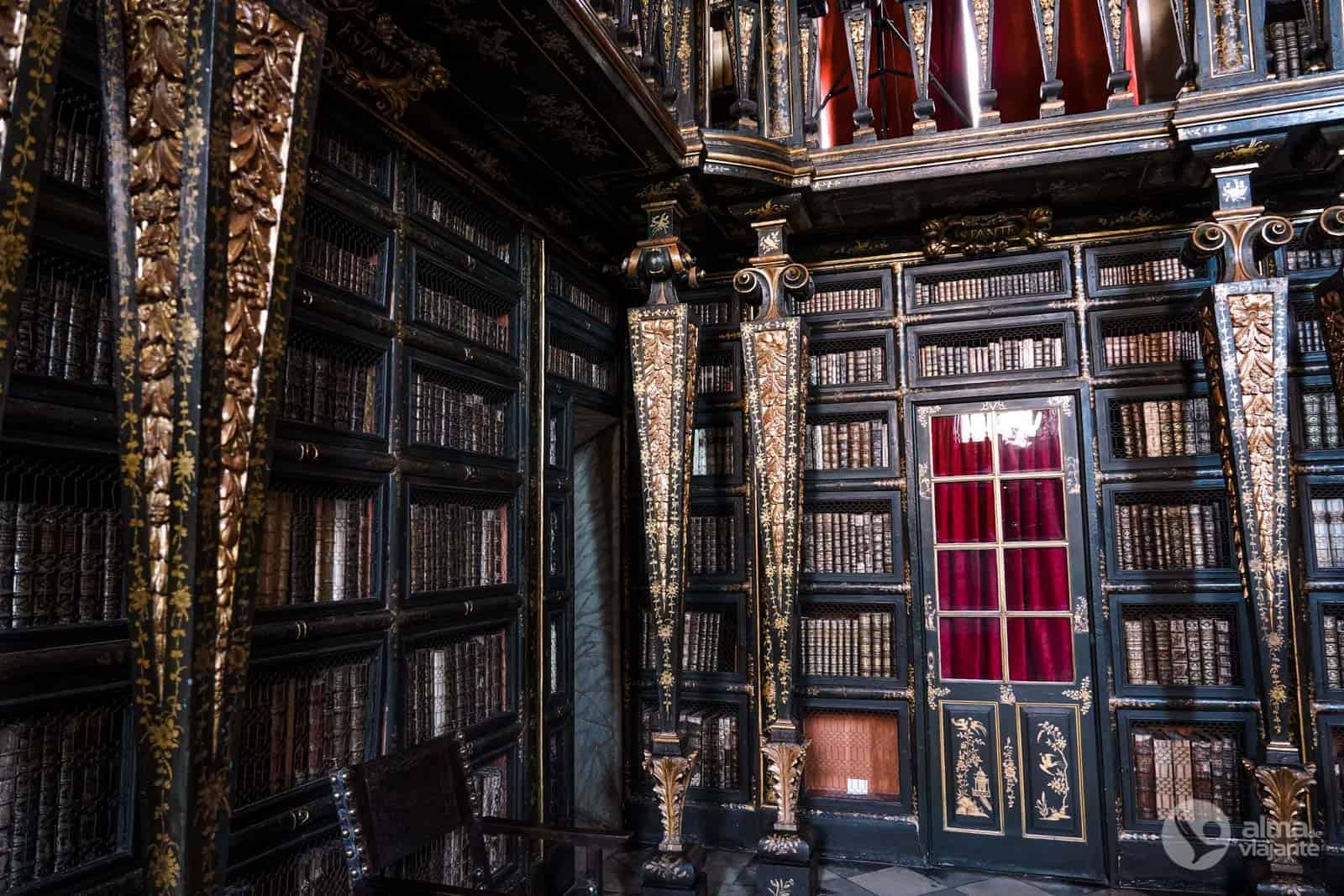 A (deslumbrante) Biblioteca Joanina, em Coimbra