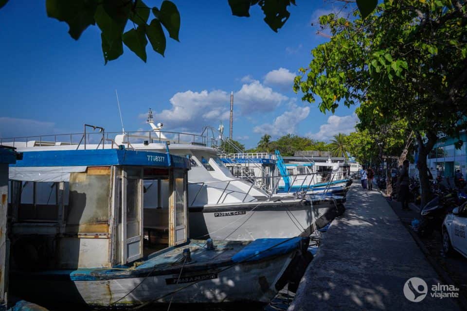 Visitar Malé, a populosa capital das Maldivas