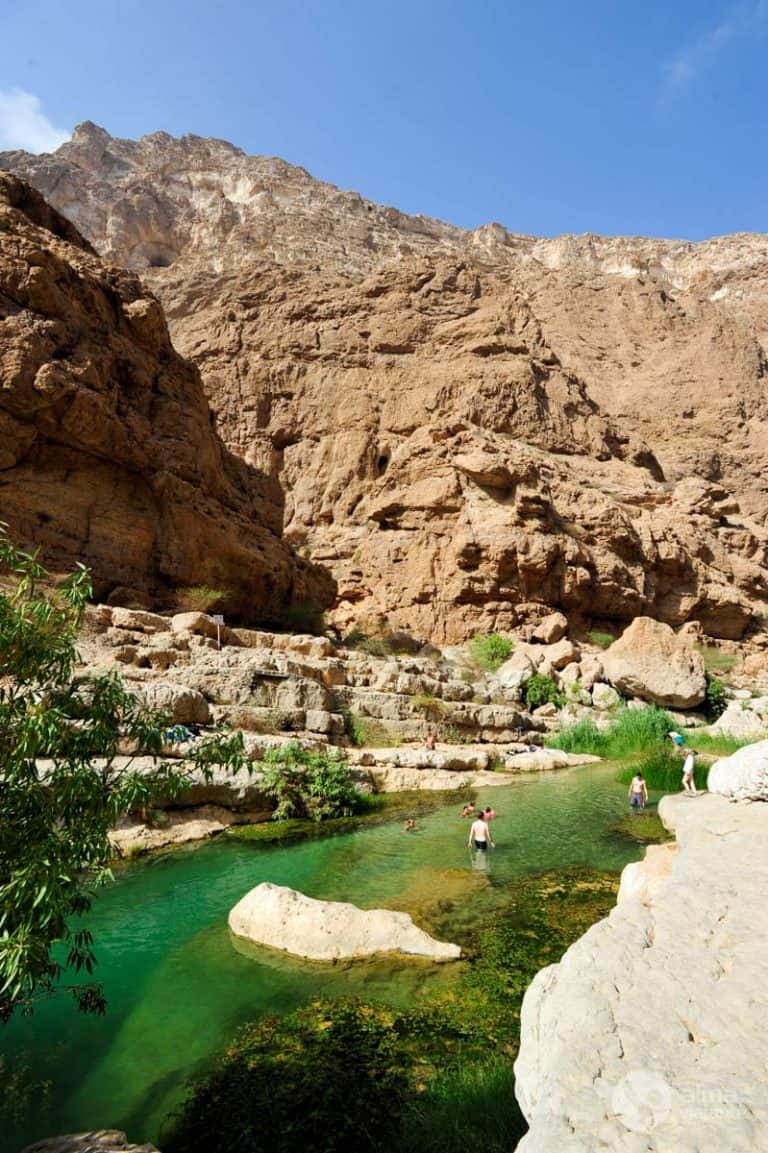 Trekking em Wadi Shab, uma caminhada ao encontro de águas refrescantes