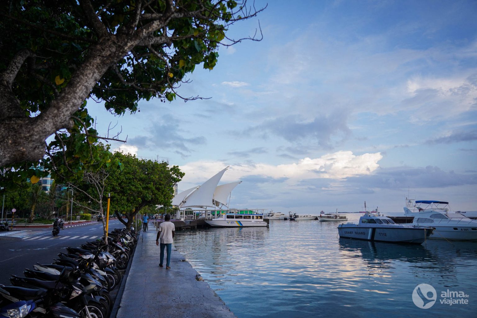 Visitar Malé, a populosa capital das Maldivas